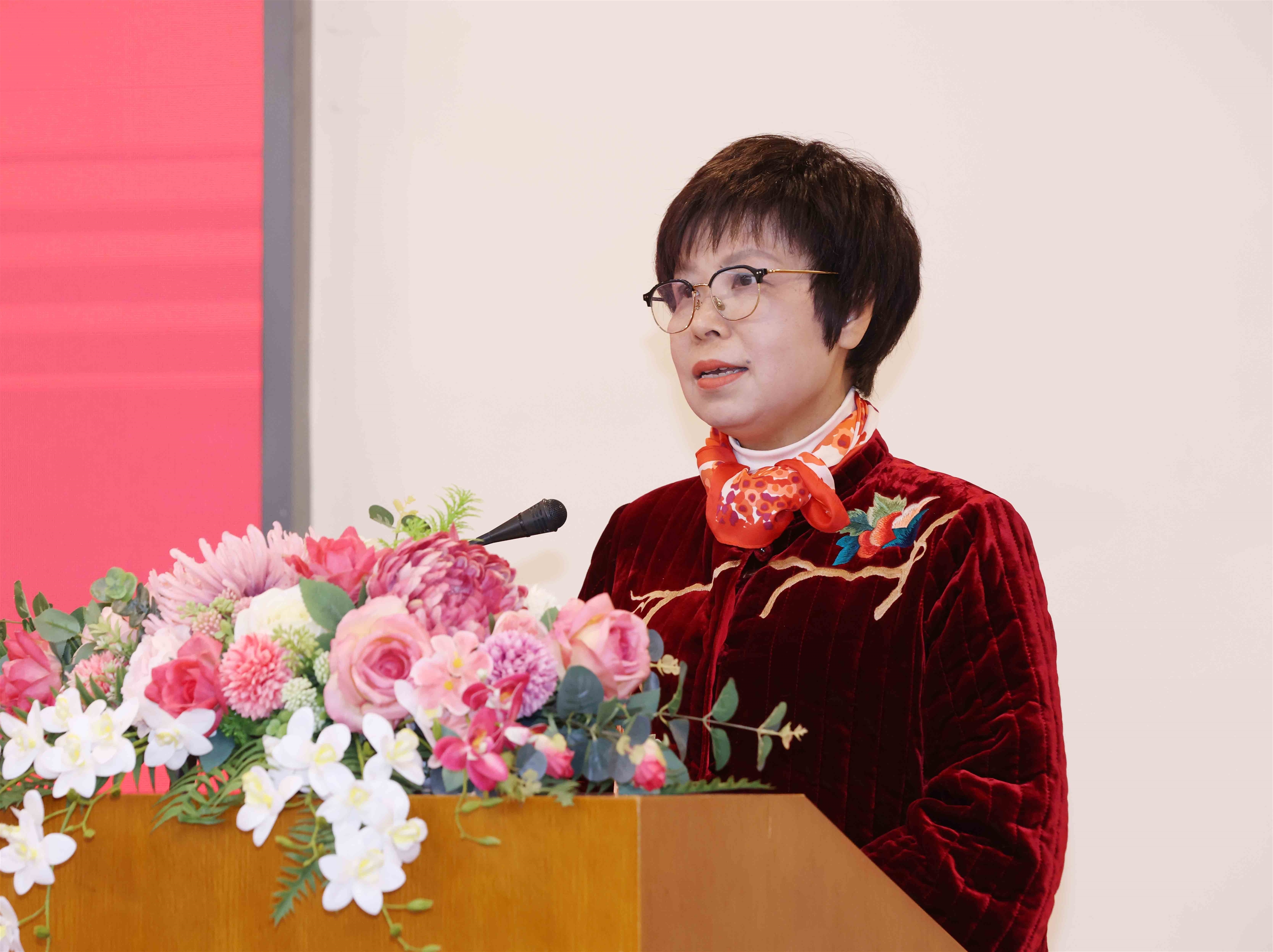 Kỷ niệm 95 năm Ngày thành lập Đảng Cộng sản Việt Nam (3/2/1930-3/2/2025): Trao tặng Huy hiệu ...